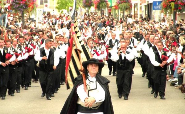 The Celtic Fringe of France - Celtic Life International